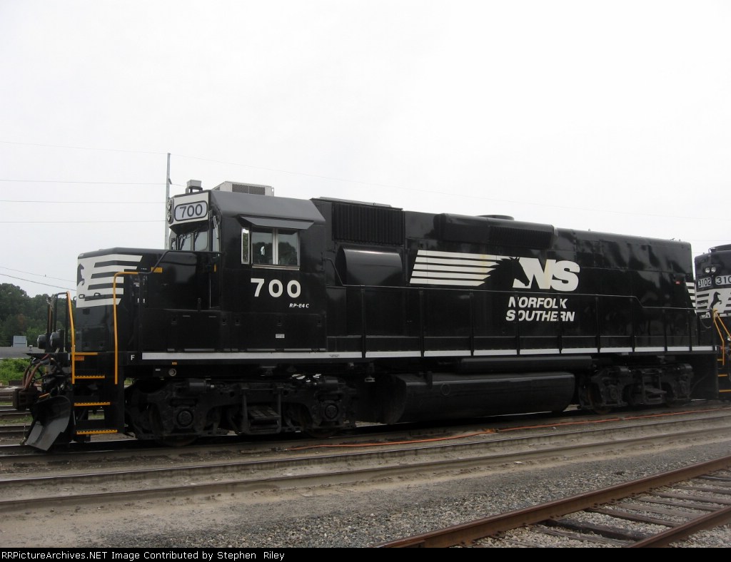 NS 700